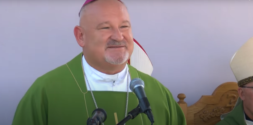 Krčki biskup prekorio vjernike: Gdje ste inače? Iduće nedjelje ćemo moći plesati kolo - Hrvatska ...